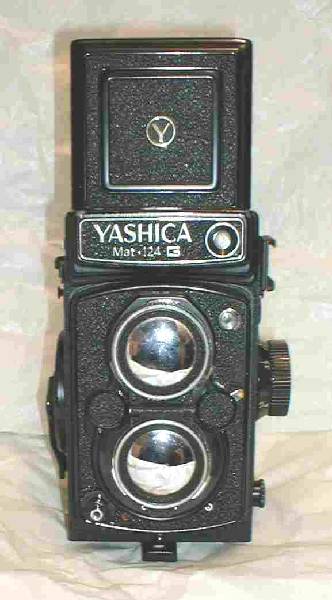 16. Yashica-Mat 124G